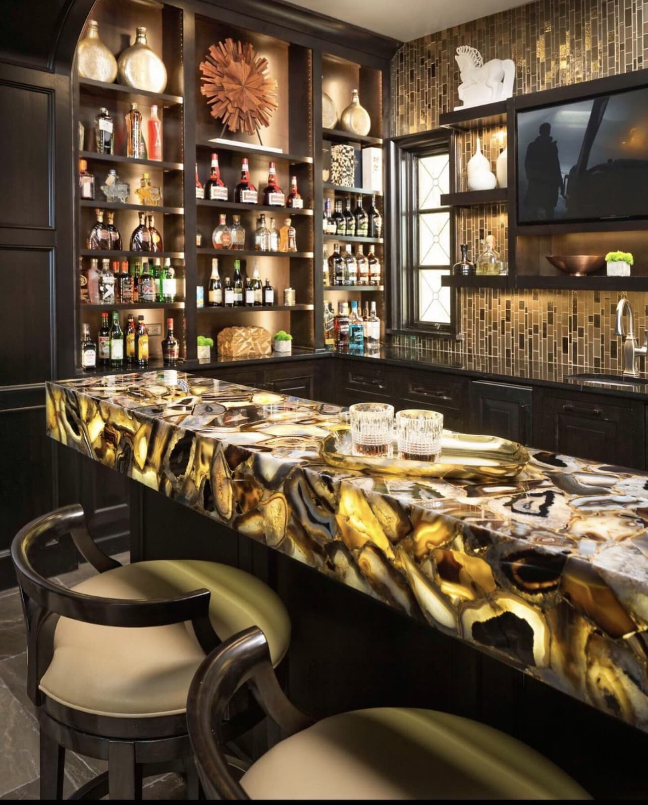 6 Design Techniques to create a luxury Home Bar : 21 Design Ideas ...
