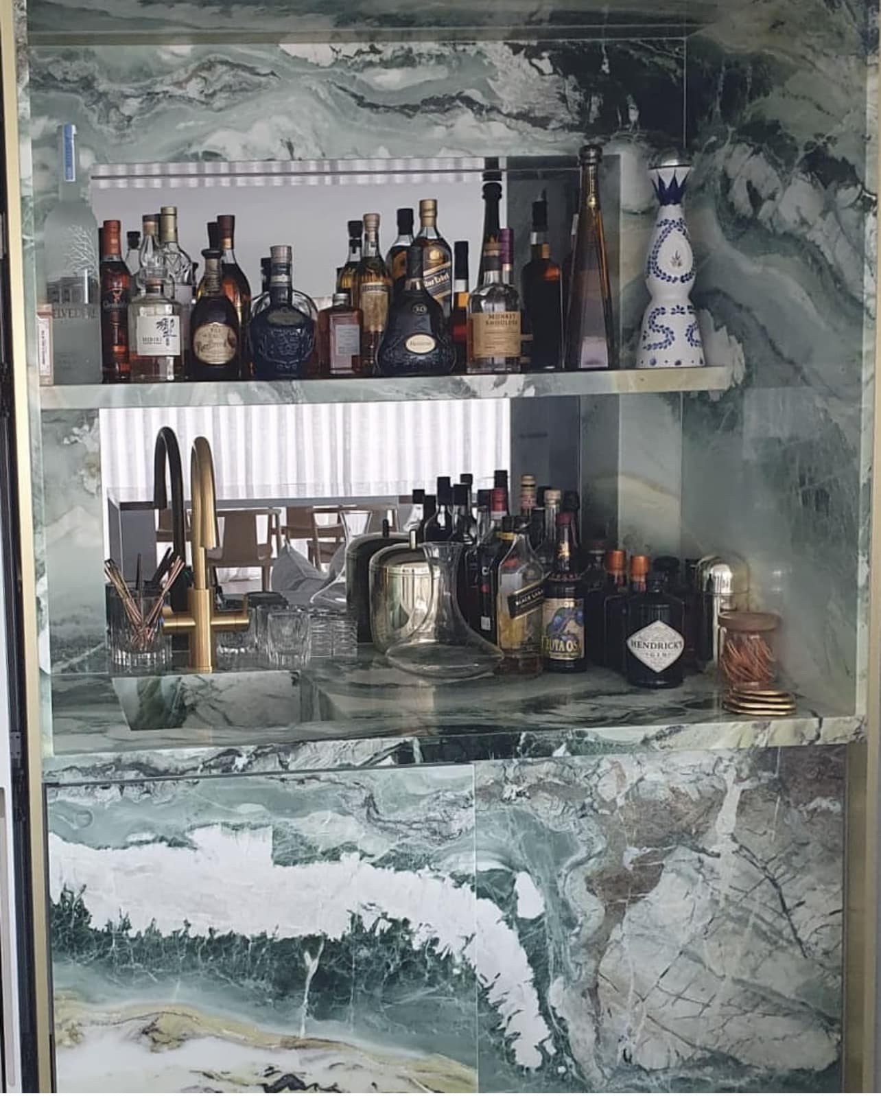 6 Design Techniques to create a luxury Home Bar : 21 Design Ideas ...