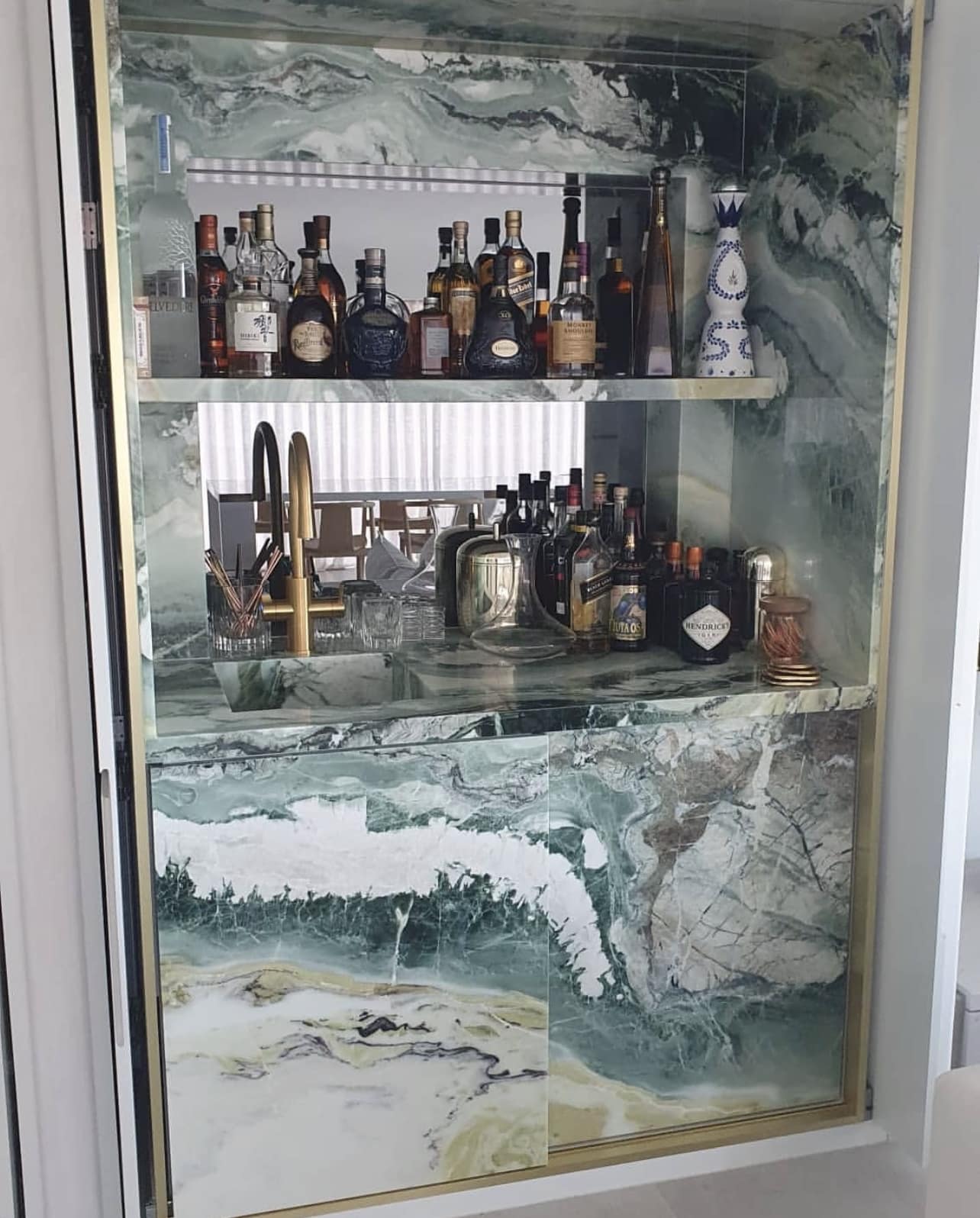 6 Design Techniques to create a luxury Home Bar : 21 Design Ideas ...